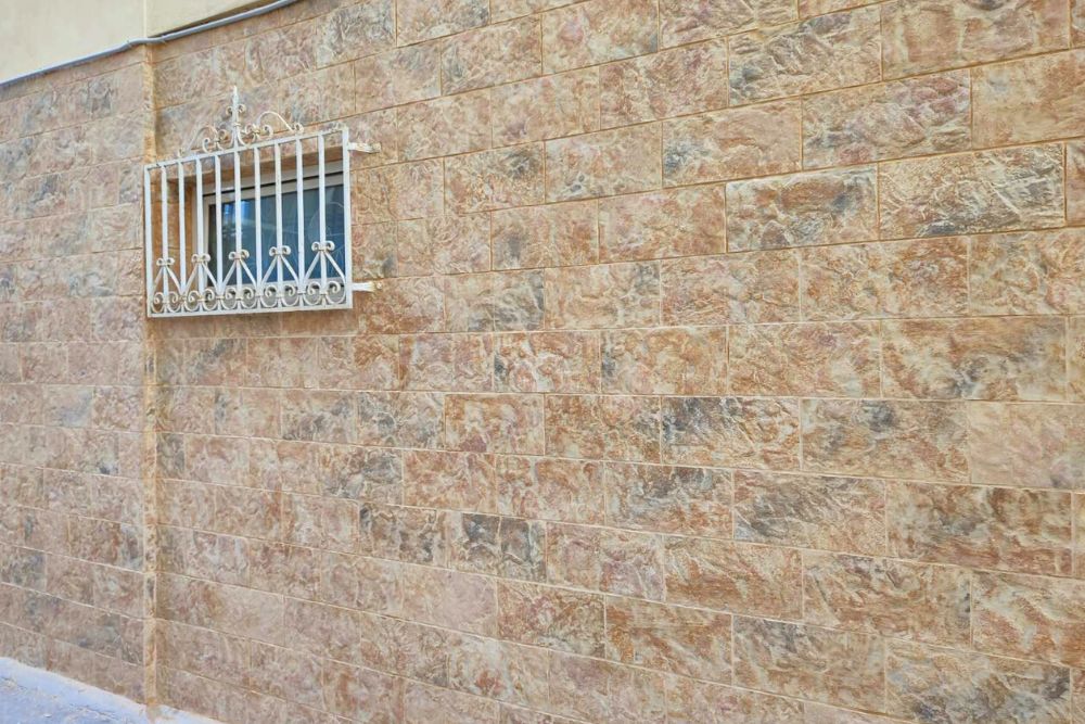 Επένδυση πέτρας σε πολυκατοικία - LysigiaYgrasia.gr